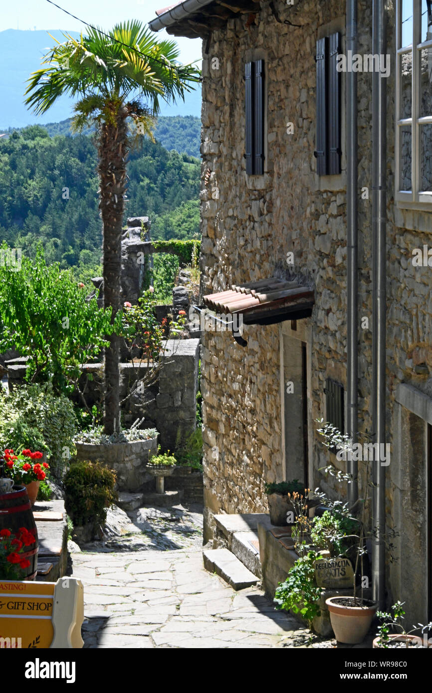 'The world's smallest town', Hum, in Croatia Stock Photo - Alamy