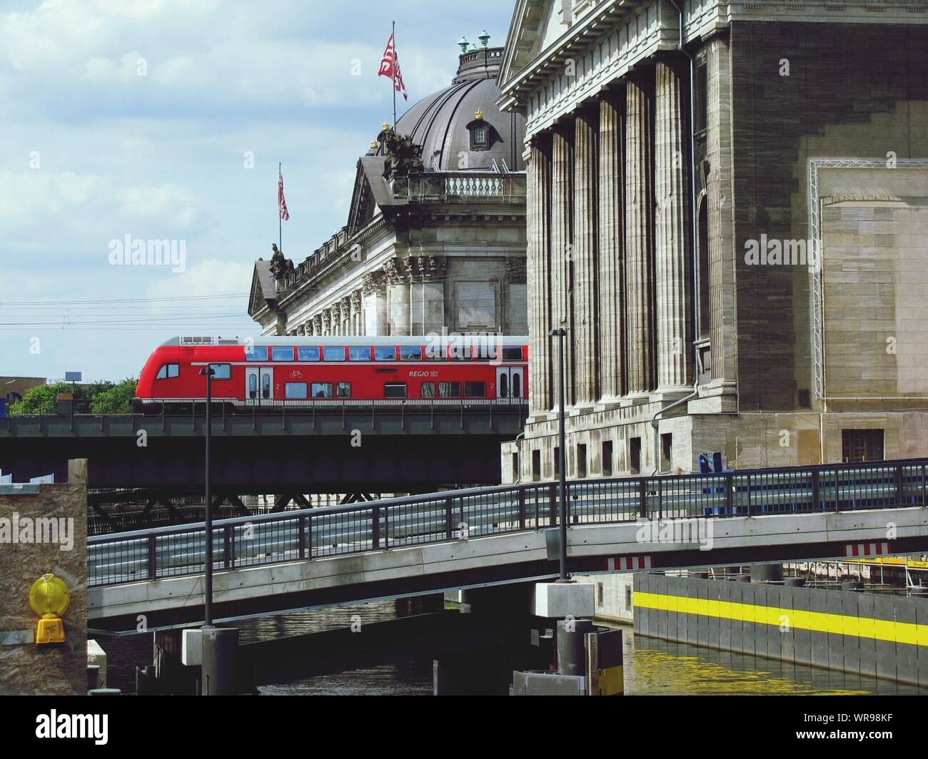 Buildings light subway buildings hi-res stock photography and images ...