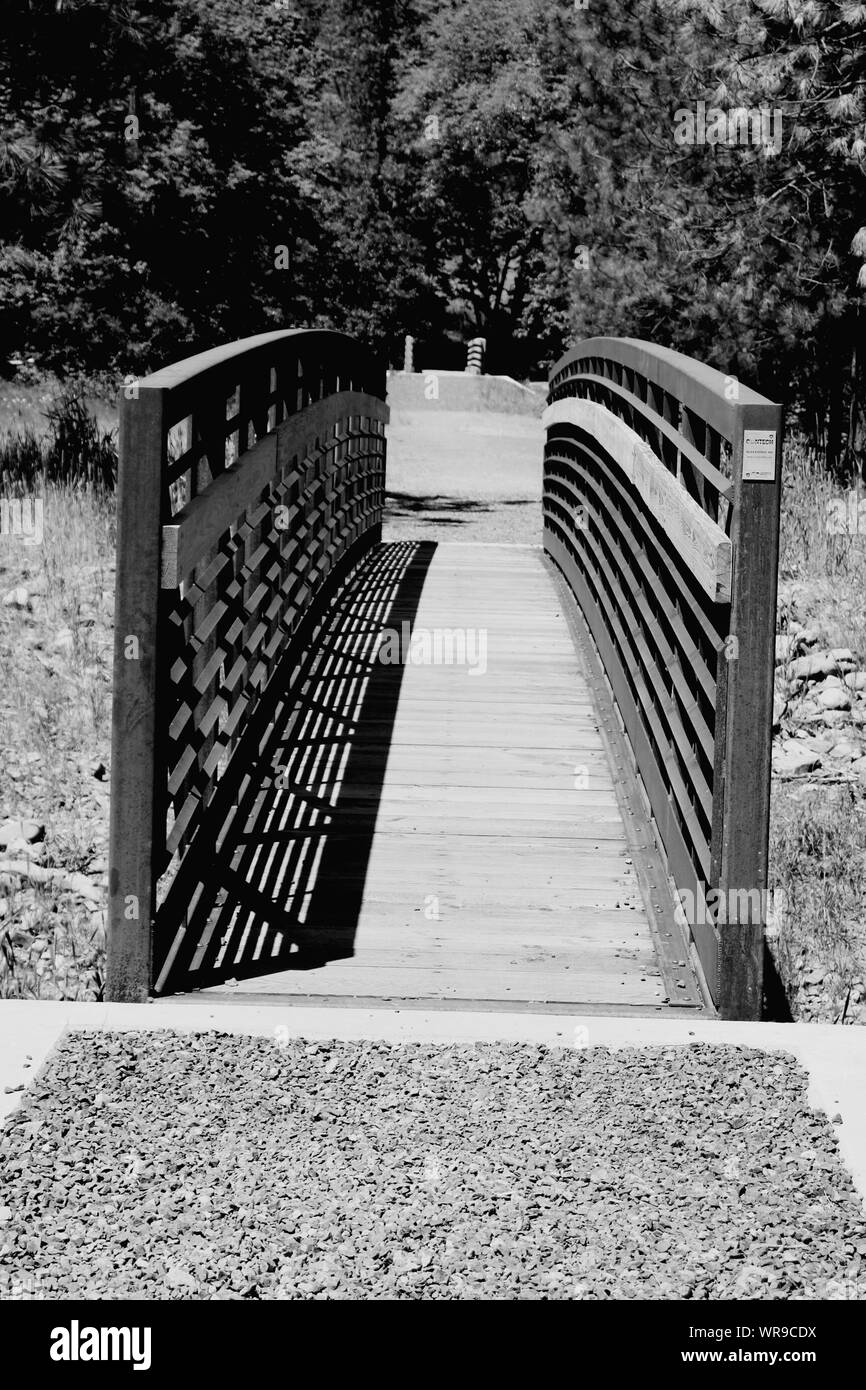 Footbridge background hi-res stock photography and images - Alamy