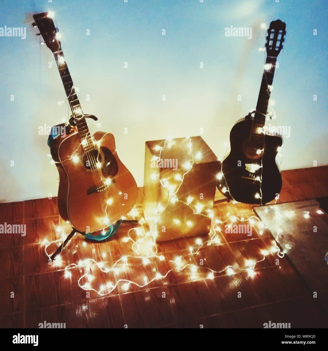 Building guitars hi-res stock photography and images - Alamy