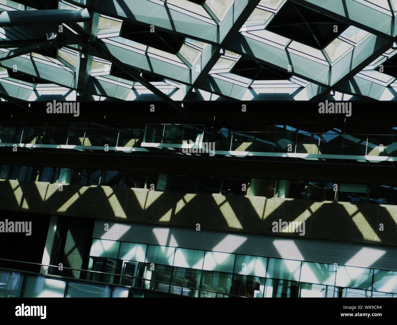 Metal architecture hi-res stock photography and images - Alamy