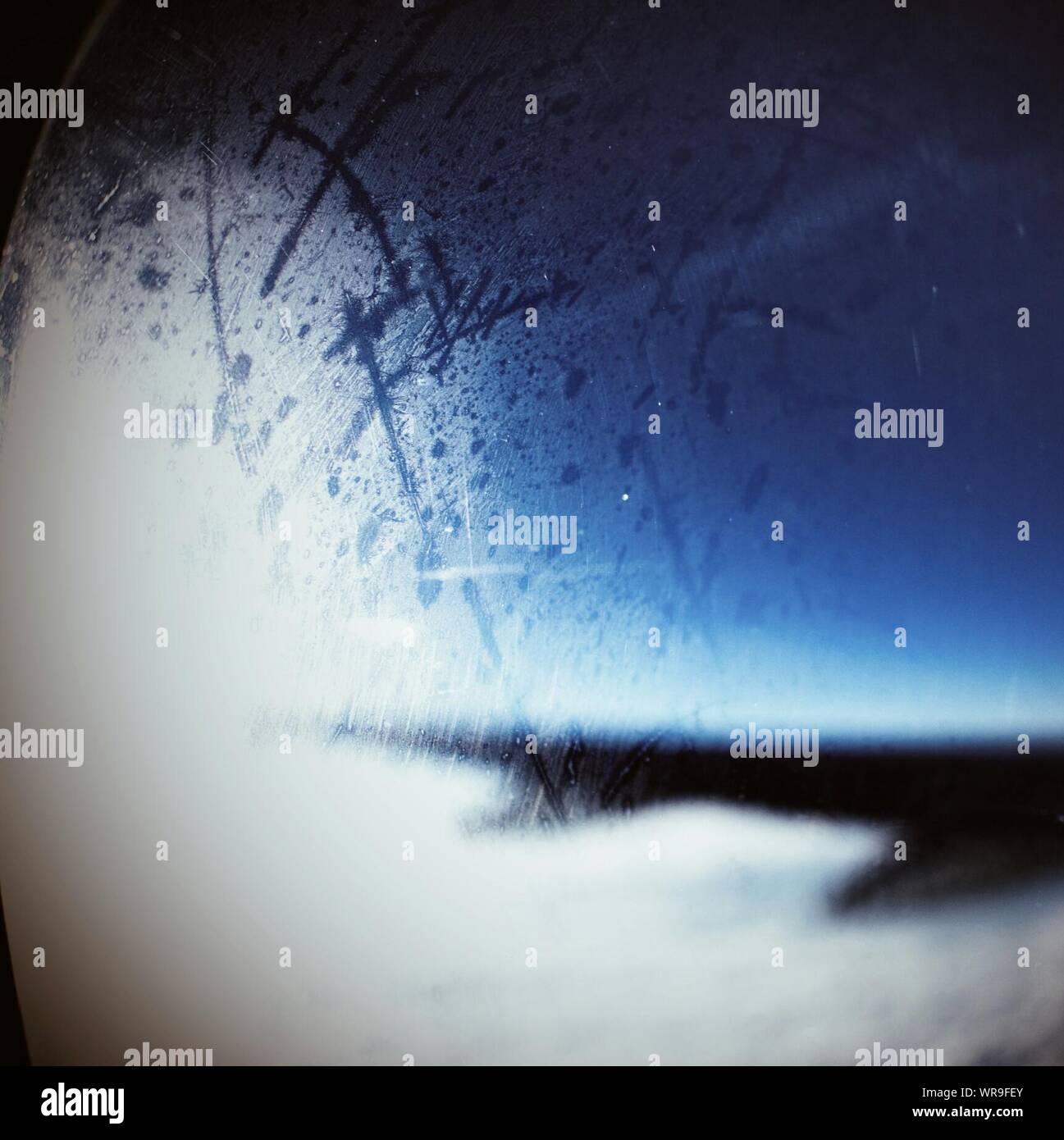 Aircraft wing condensation hi-res stock photography and images - Alamy