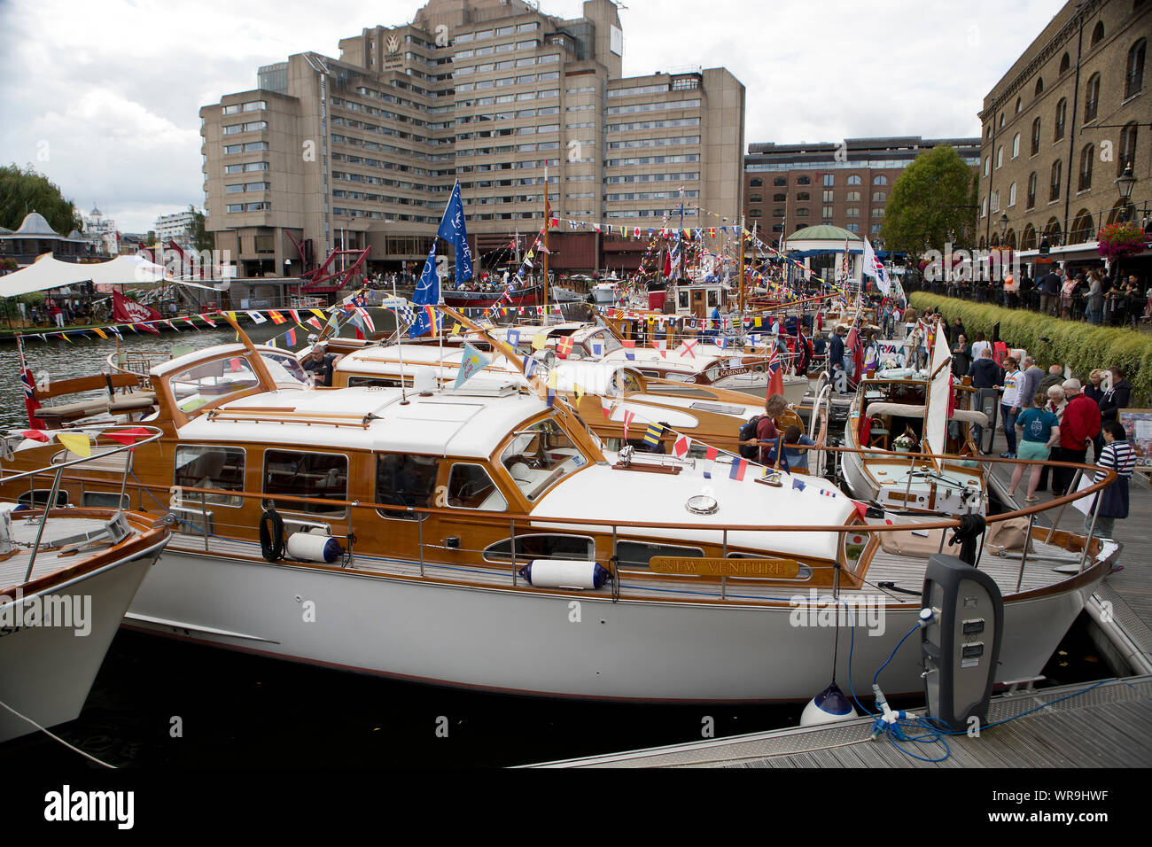 "New Venture", Starcraft Class Motor Cruiser built in 1960 by W. Bates ...
