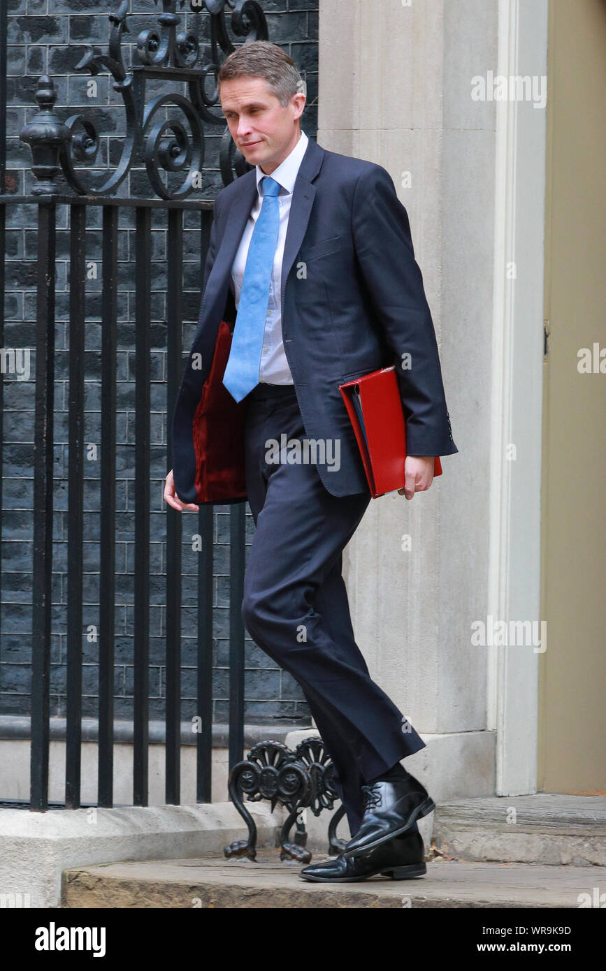 Education secretary uk re hi-res stock photography and images - Alamy