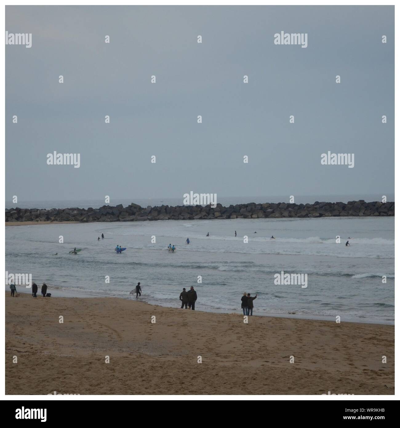Group people beach hi-res stock photography and images - Alamy