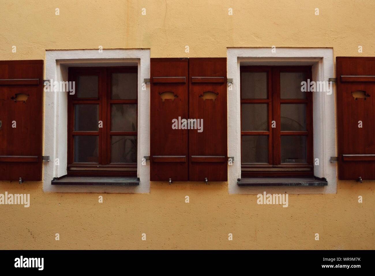 House with windows open hi-res stock photography and images - Alamy
