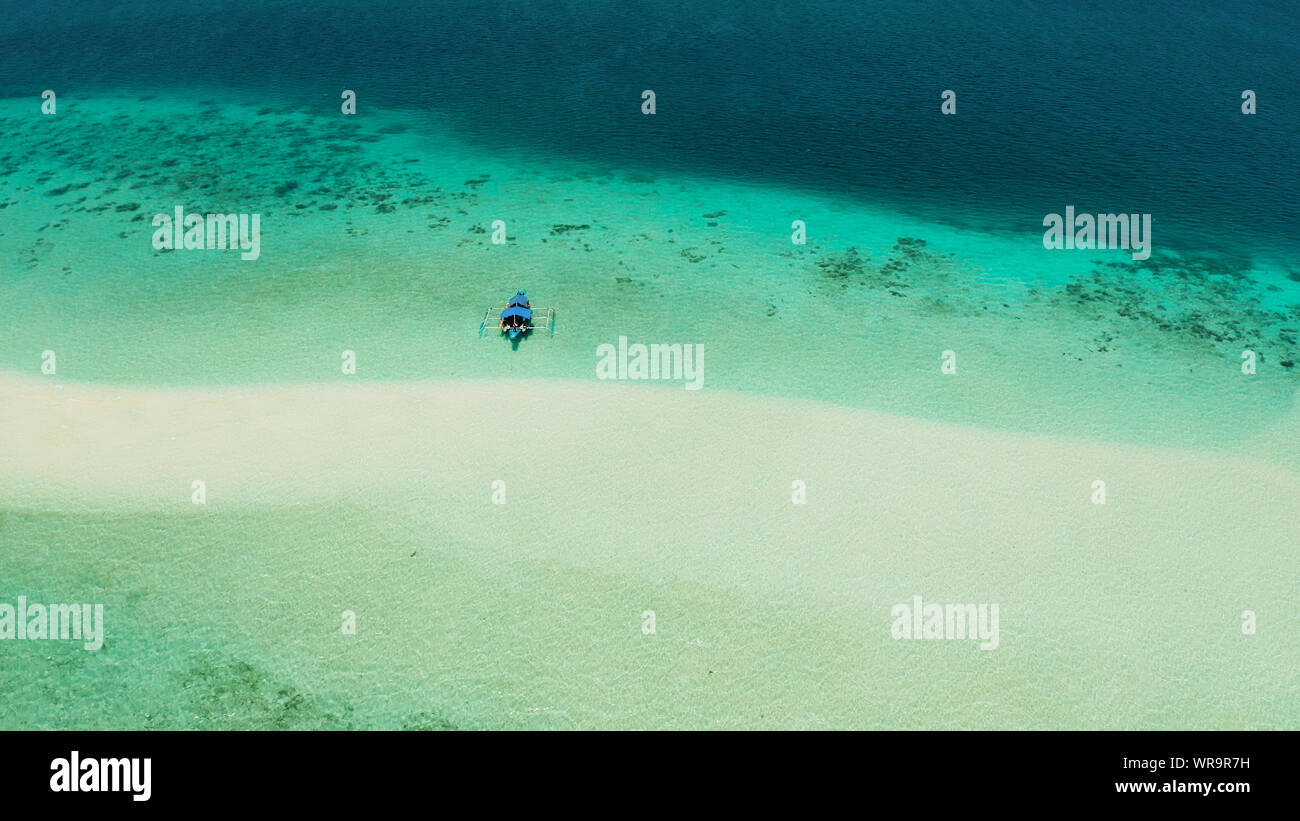 Sand bar in transparent turquoise water top view. Tropical beach with ...
