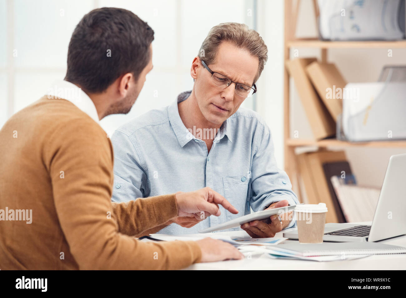 Senior collegues office hi-res stock photography and images - Alamy