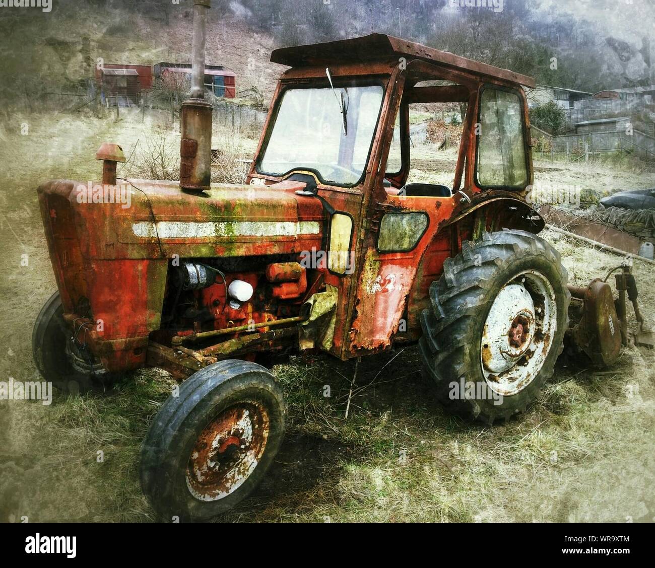 Rusty old tractor hi-res stock photography and images - Alamy
