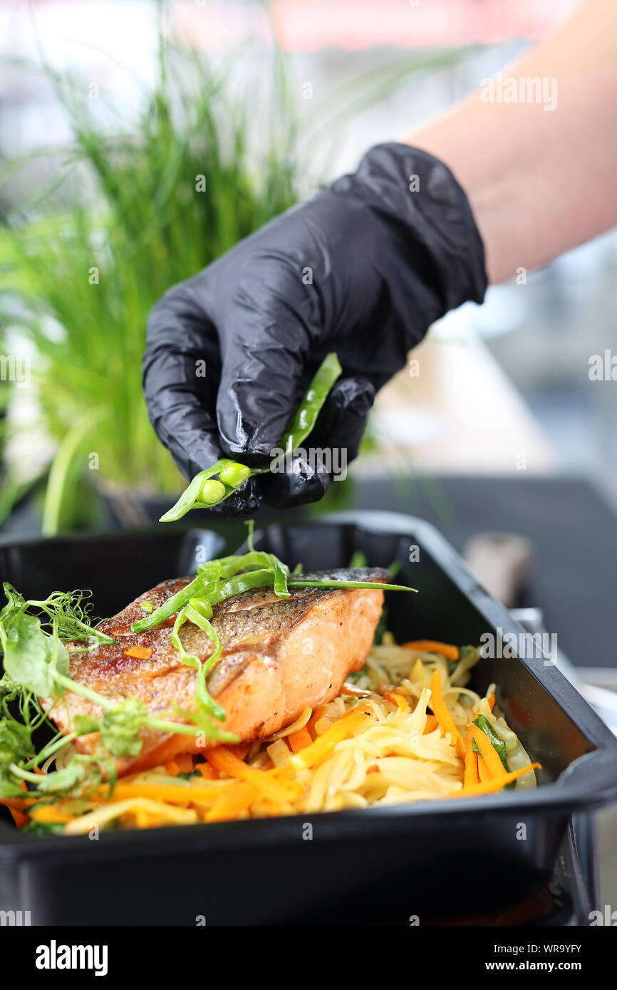 Meal prep. The cook prepares take-out dishes Stock Photo - Alamy