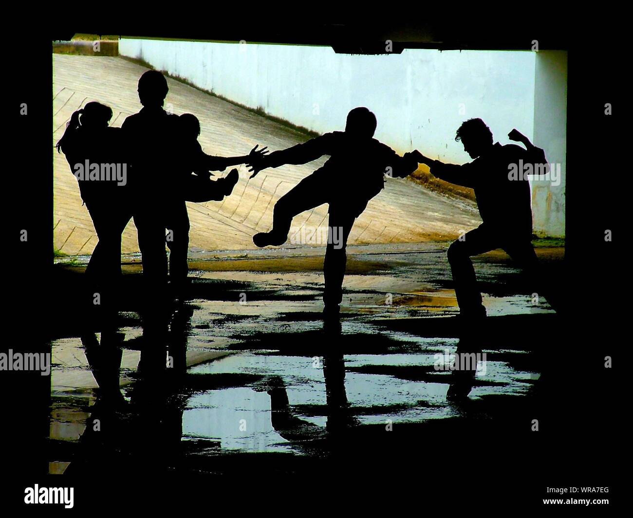 People fighting hi-res stock photography and images - Alamy