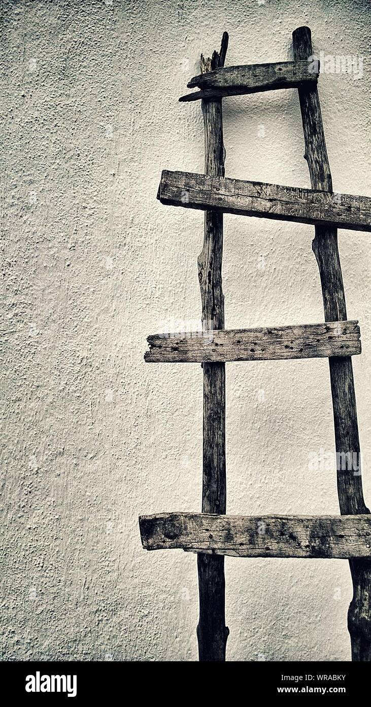 Wooden ladder against wall hi-res stock photography and images - Alamy