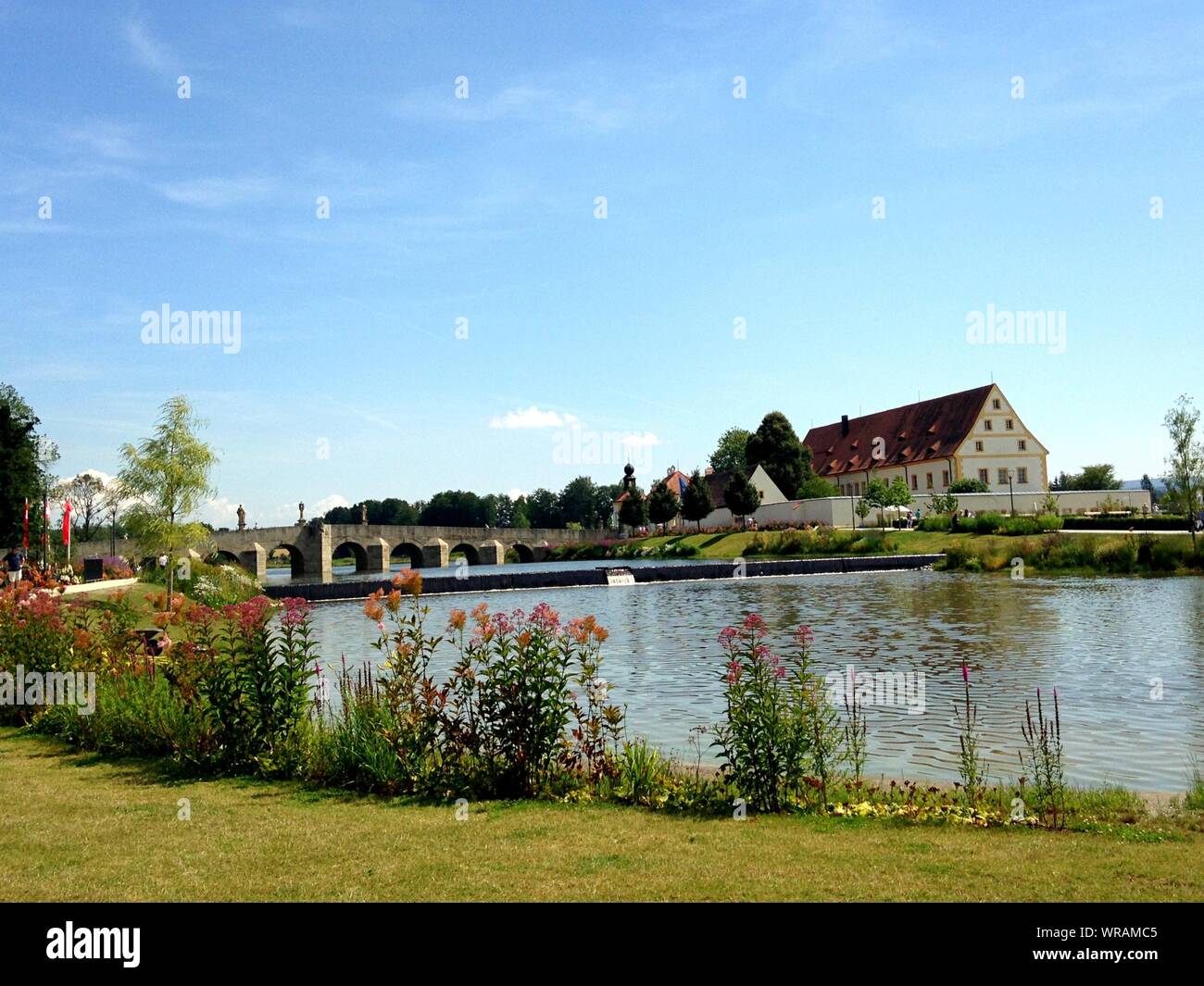 River arch bridge hi-res stock photography and images - Alamy