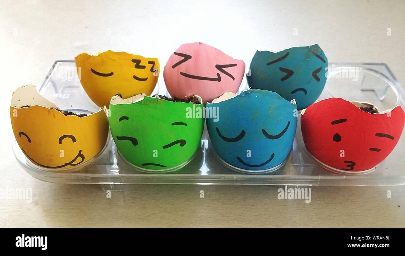 Egg carton craft hi-res stock photography and images - Alamy