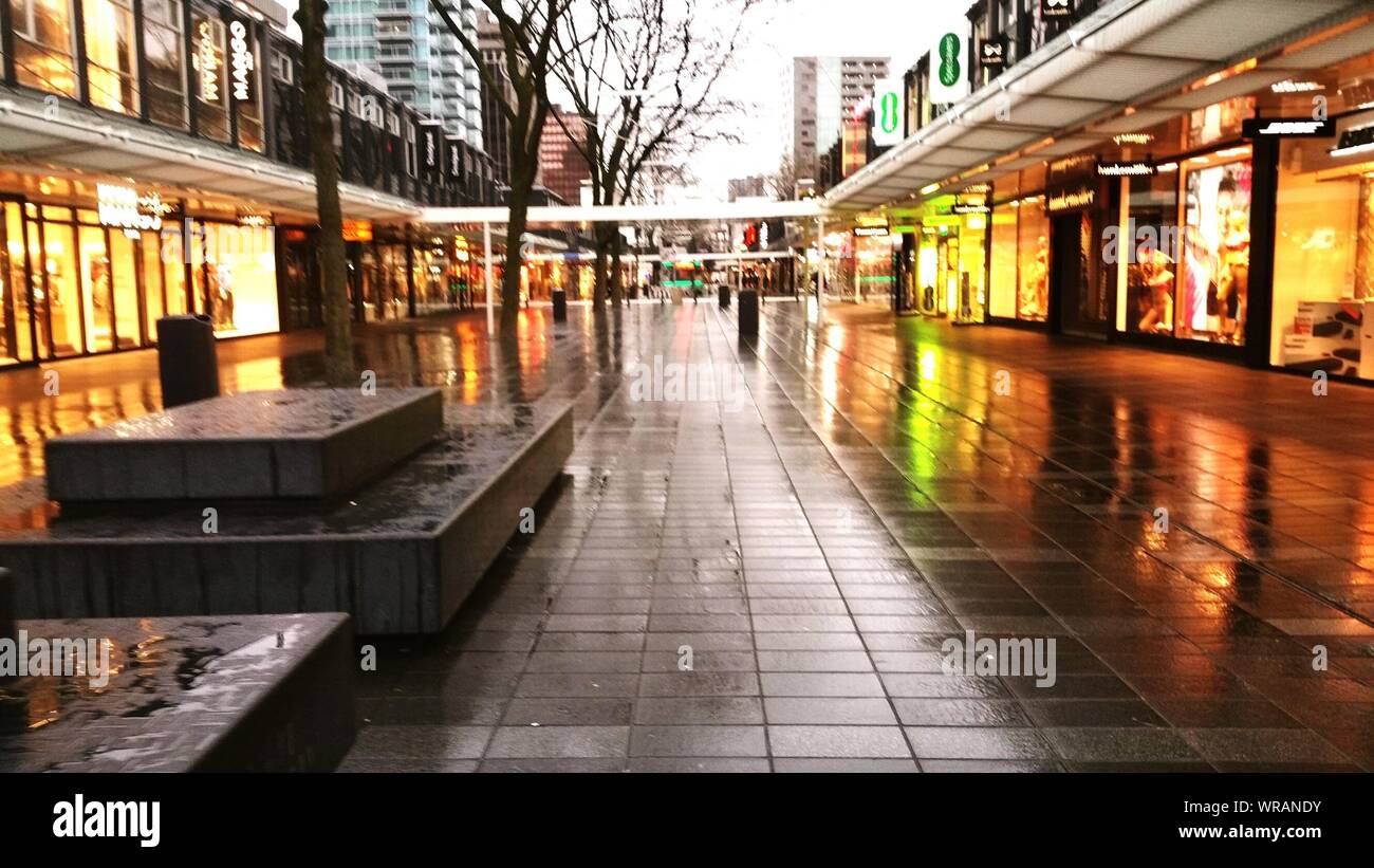 An empty city hi-res stock photography and images - Alamy