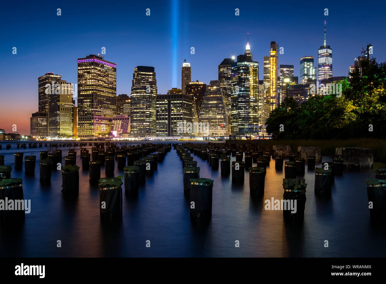 Manhattan skyline at dusk hi-res stock photography and images - Alamy