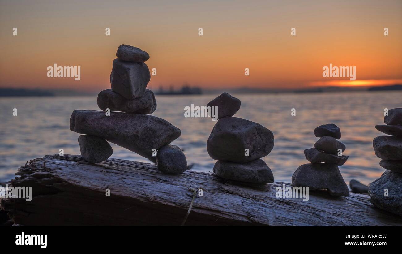 Stacked rocks on beach hi-res stock photography and images - Alamy