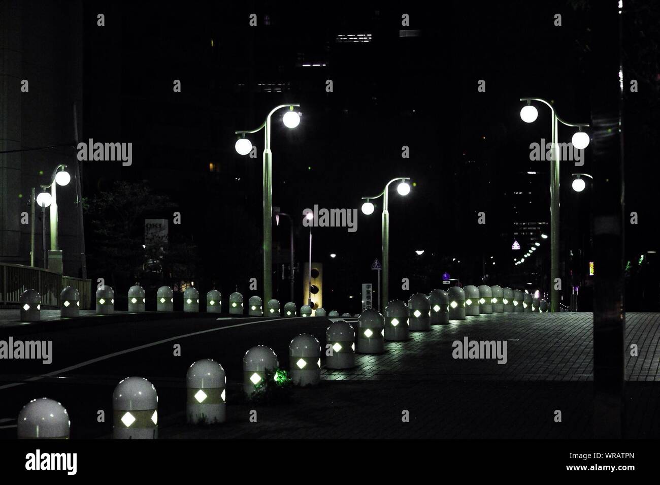 Bollard lights hi-res stock photography and images - Alamy