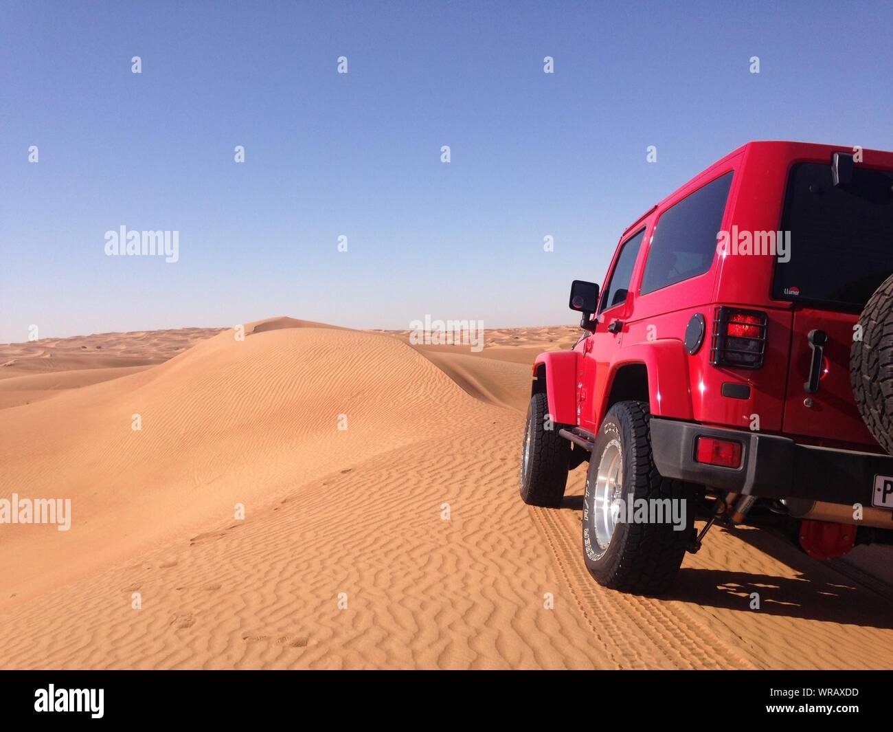 Desert sand car hi-res stock photography and images - Alamy