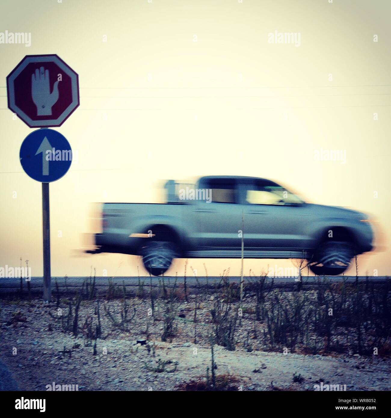 Truck Stop Sign Stock Photos & Truck Stop Sign Stock Images - Alamy