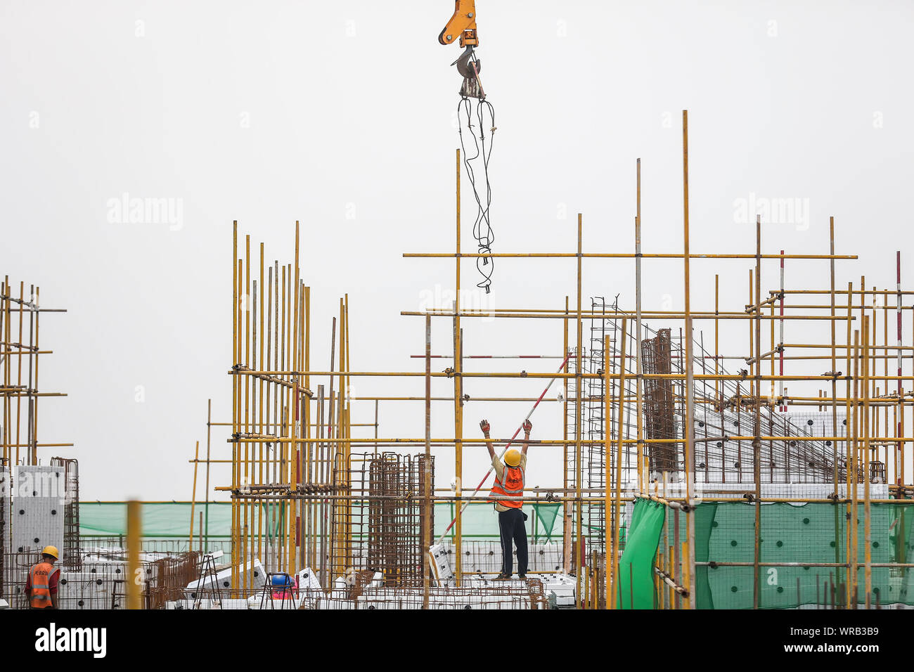 Chinese migrant workers construct a high-rise residential apartment ...