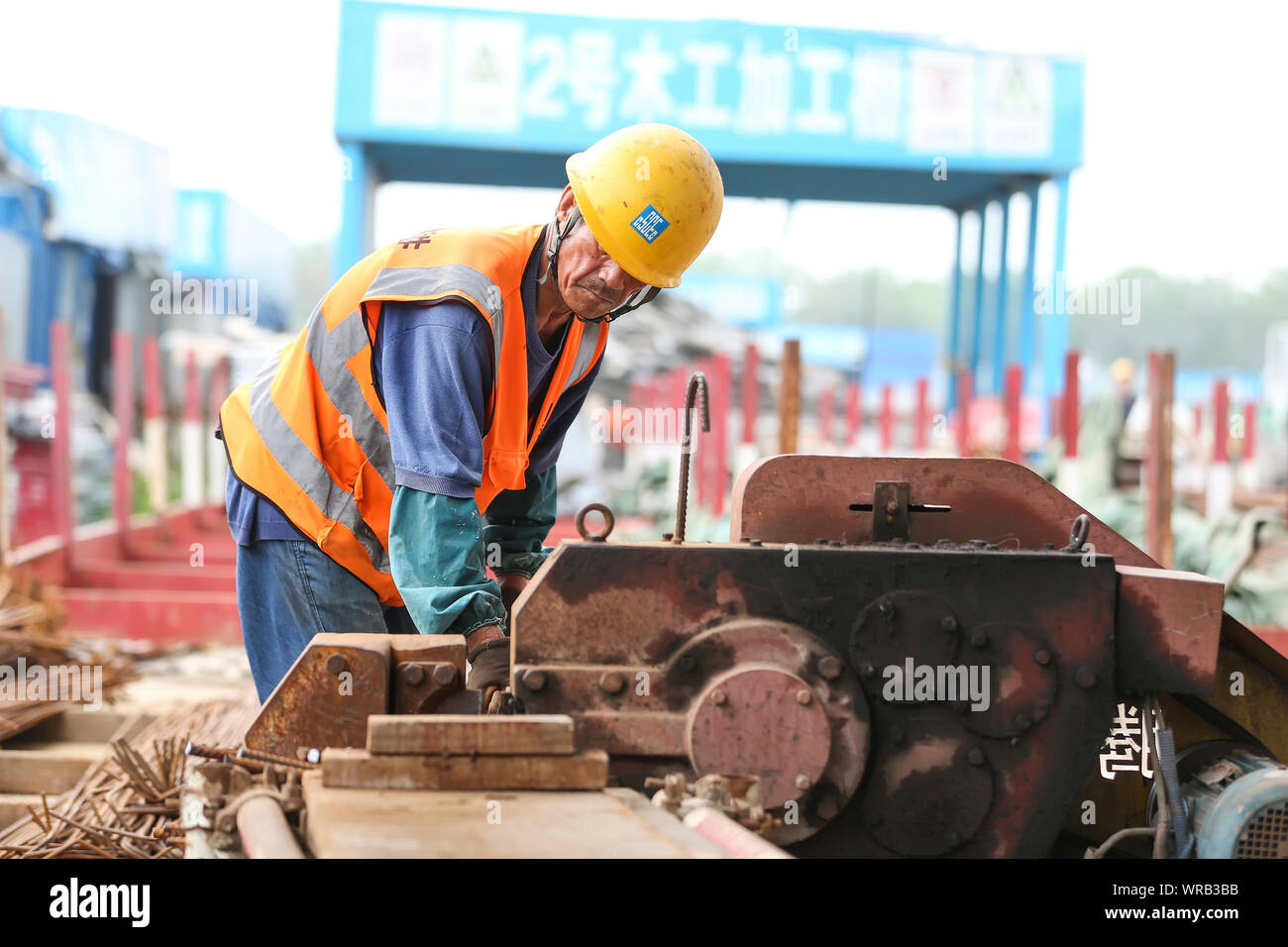 A Chinese migrant worker constructs a high-rise residential apartment ...
