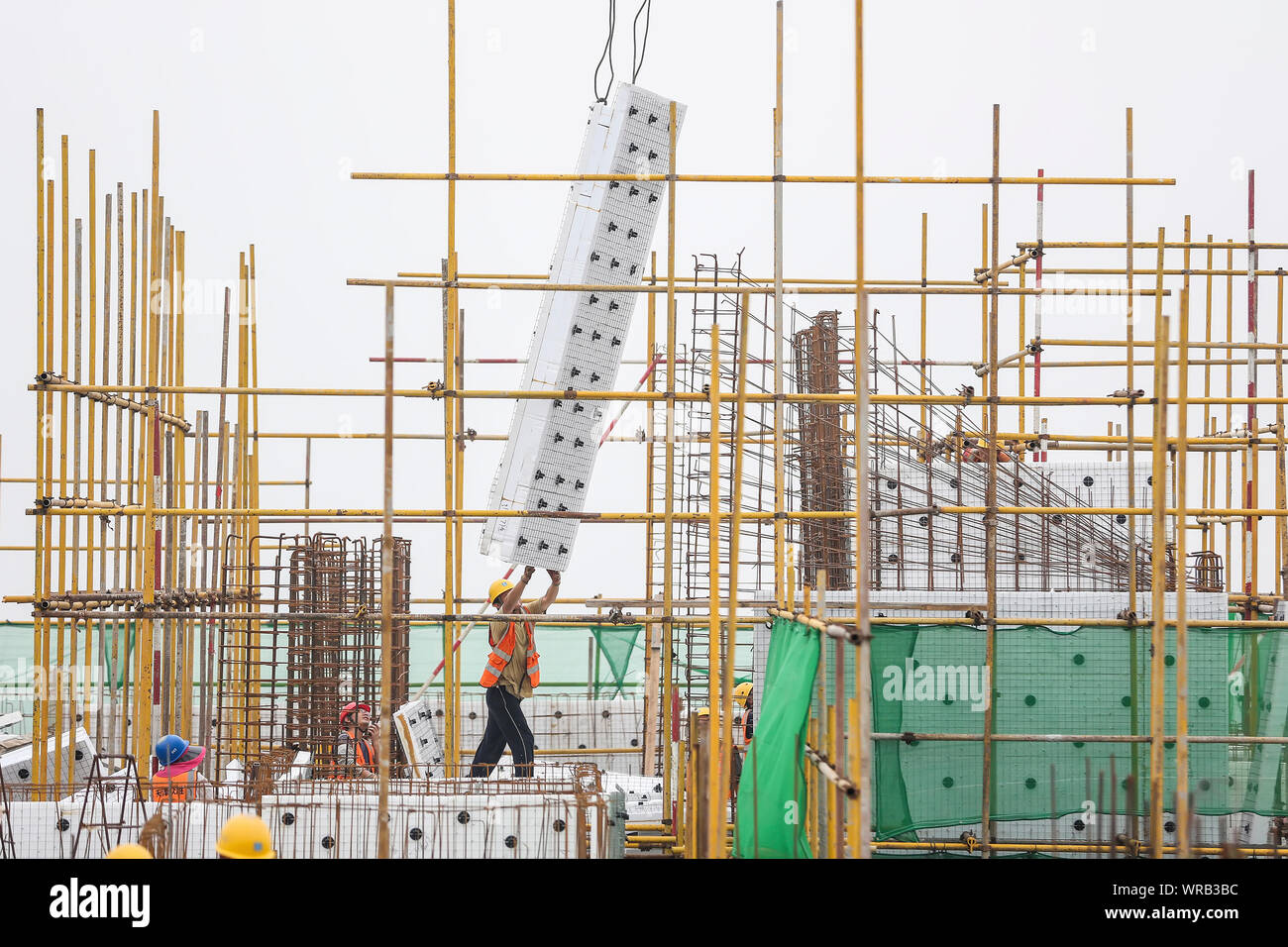 Chinese migrant workers construct a high-rise residential apartment ...