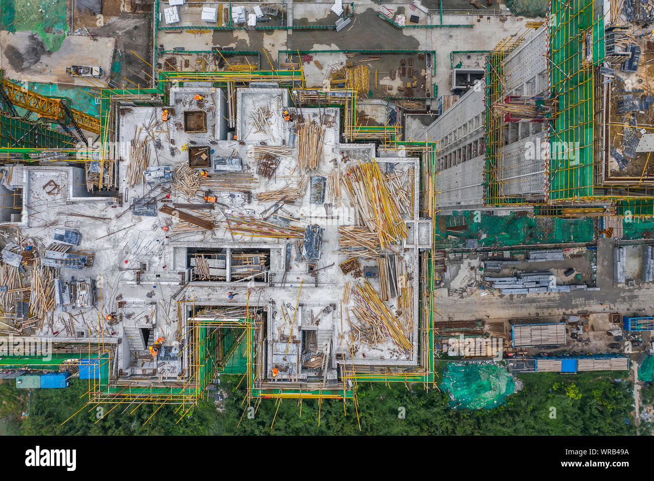 Chinese migrant workers construct a high-rise residential apartment ...