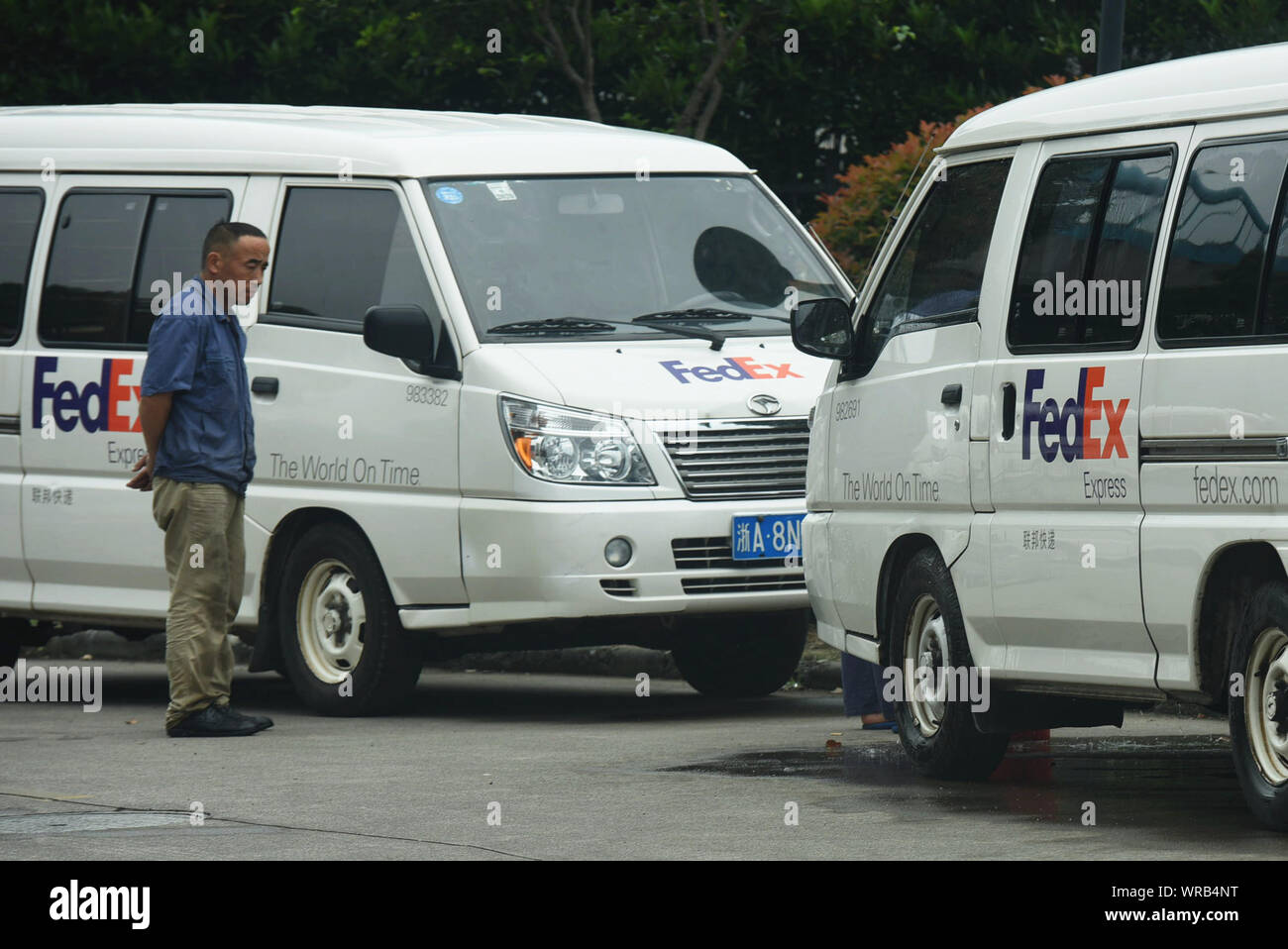 Fedex worker hi-res stock photography and images - Alamy