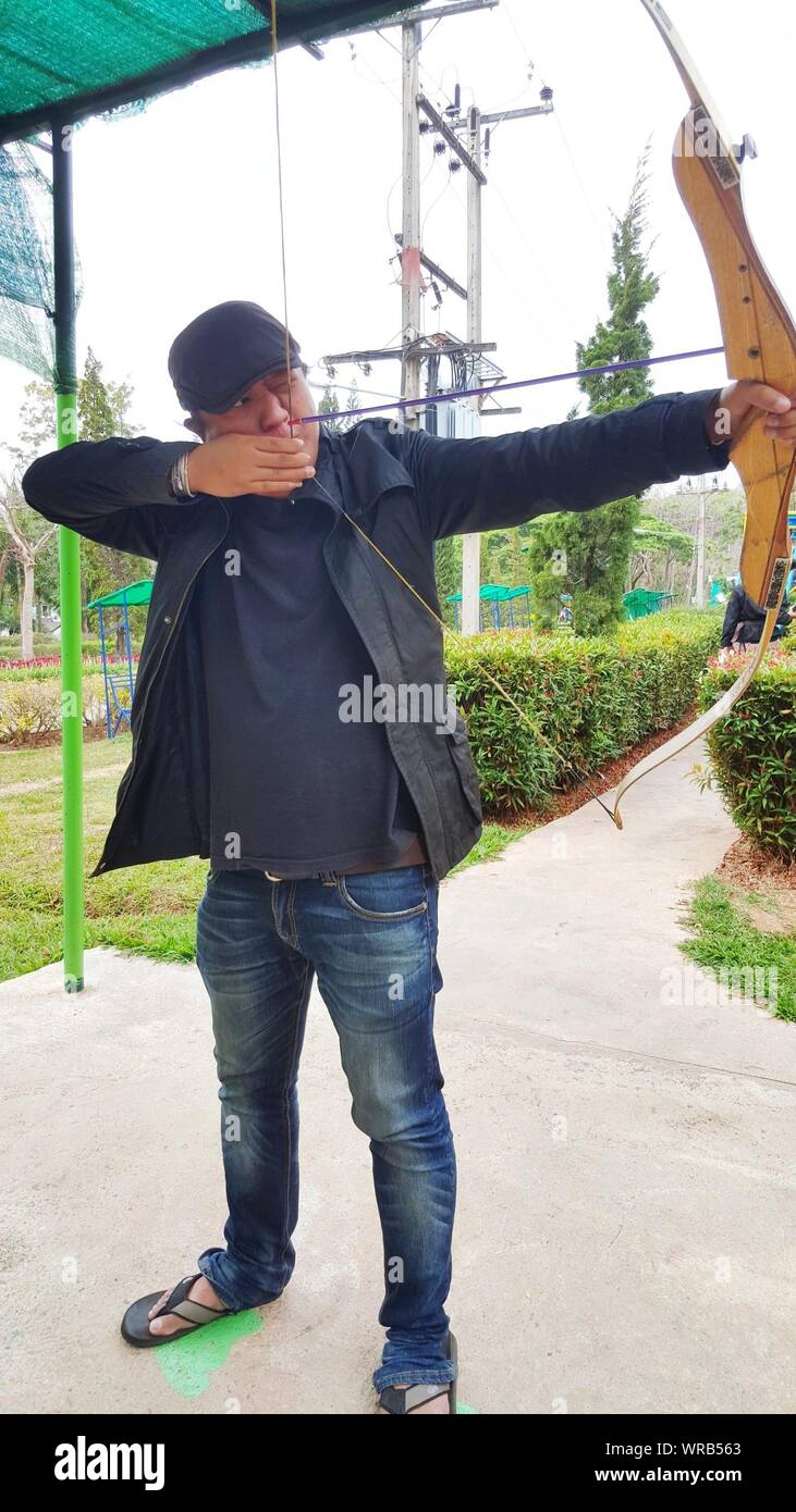 Man archery hi-res stock photography and images - Alamy