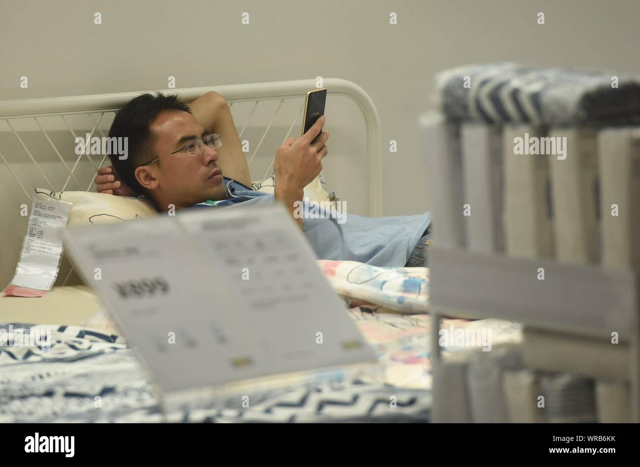 Use of chin rests hi-res stock photography and images - Alamy