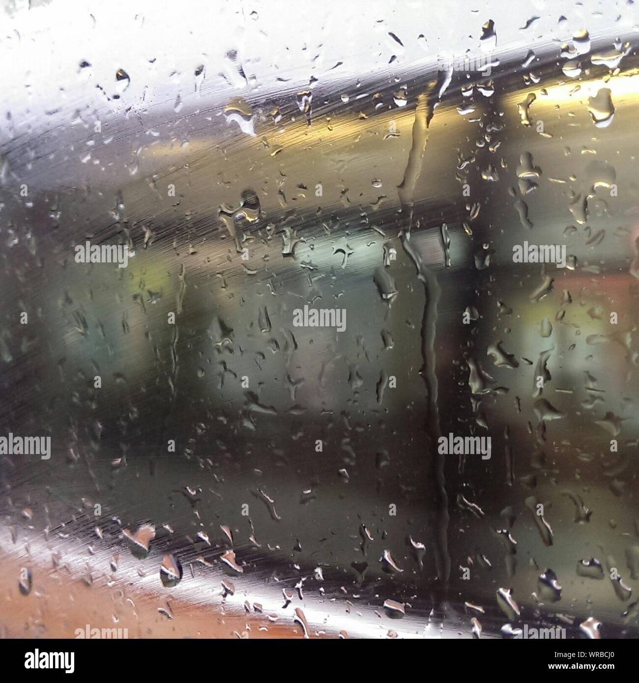 Water droplets on window glass hi-res stock photography and images - Alamy