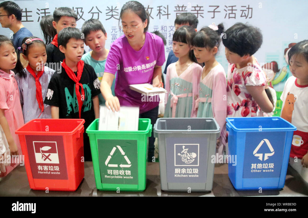 A Chinese sanitation officer teach young kids to sort out garbage ...