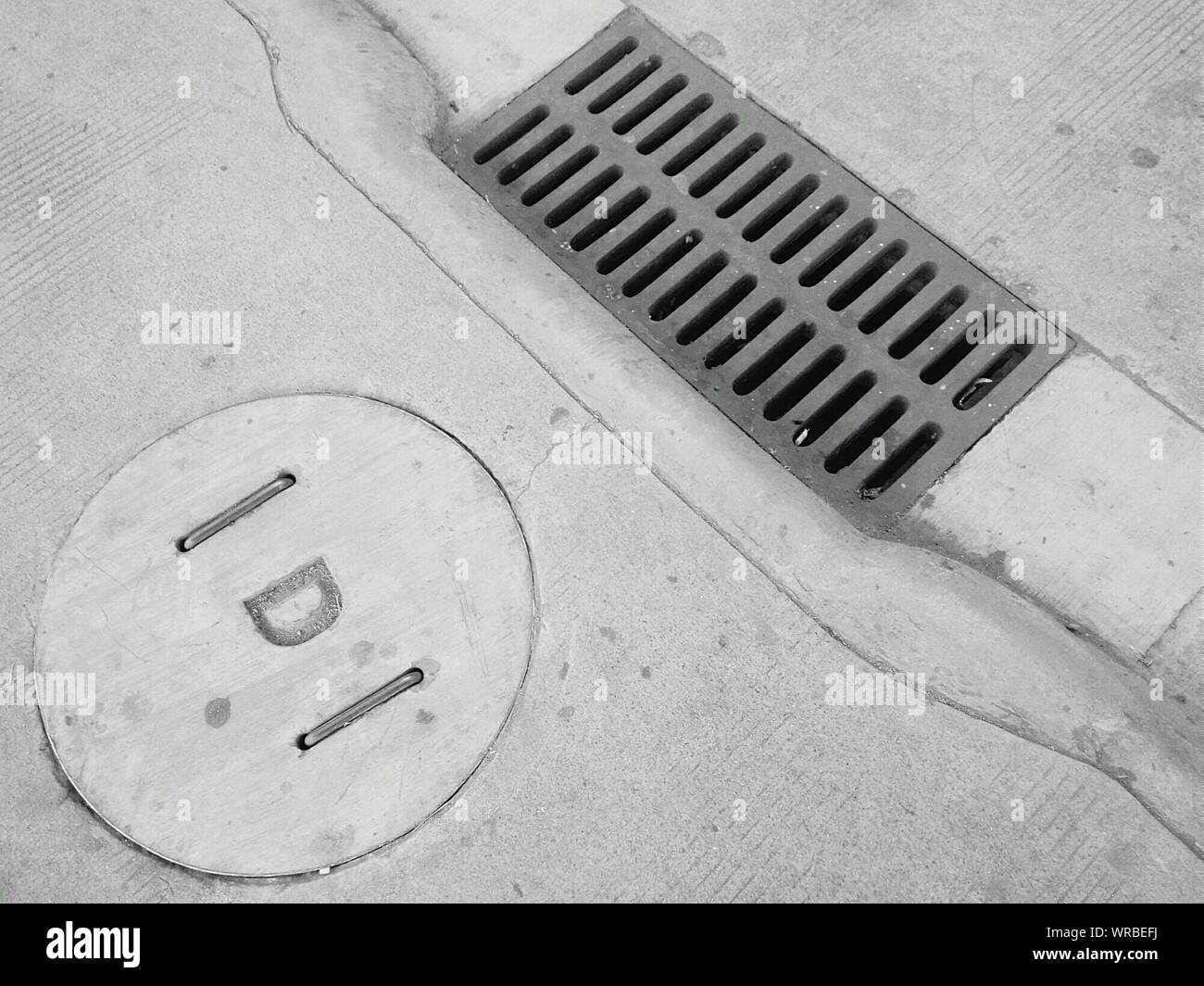 Manhole sewage hi-res stock photography and images - Alamy