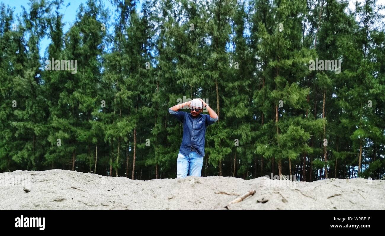 Man standing behind tree in hi-res stock photography and images - Alamy