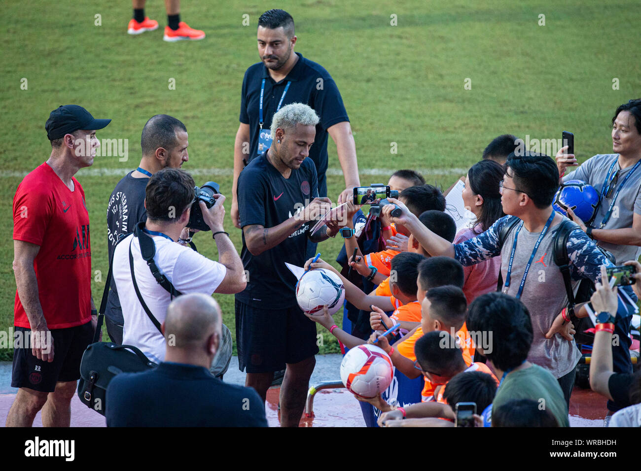Neymar psg fans hi-res stock photography and images - Alamy