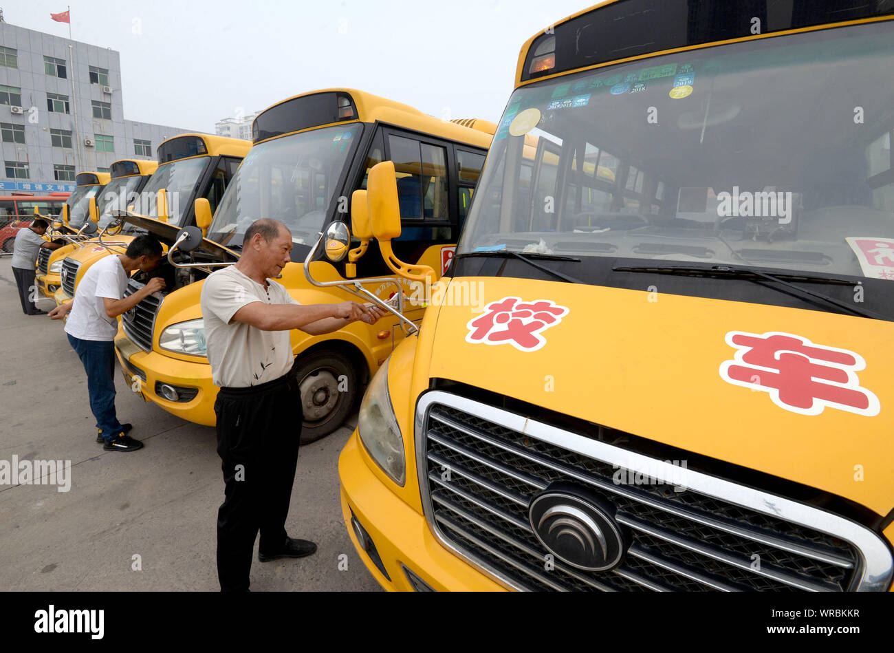 Chinese school bus hi-res stock photography and images - Alamy