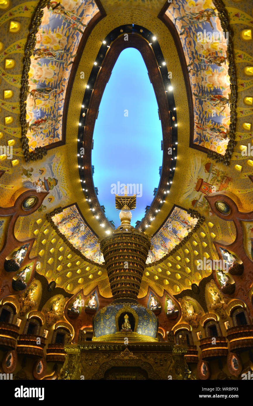 Foding hi-res stock photography and images - Alamy