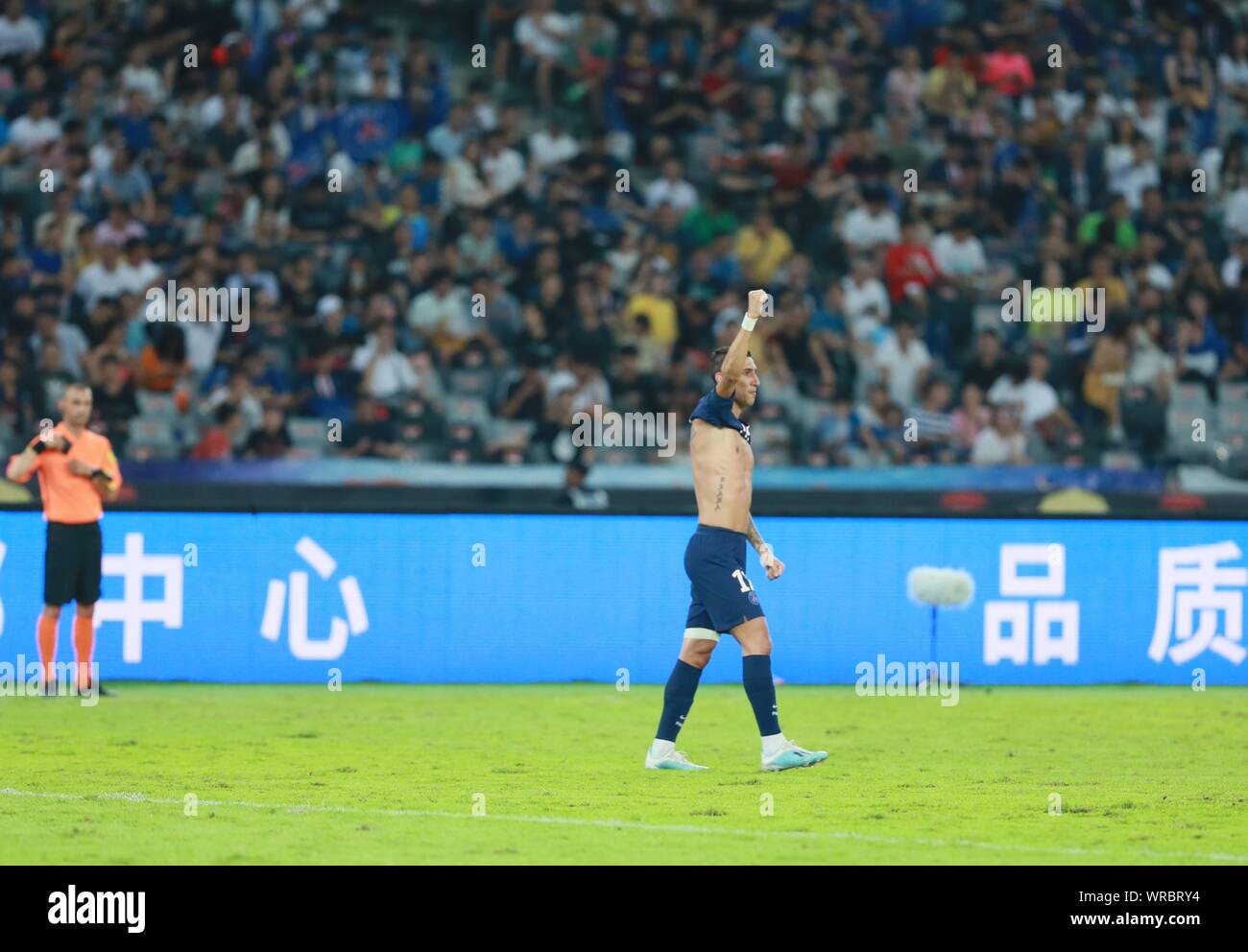 Angel di maria trophy hi-res stock photography and images - Alamy
