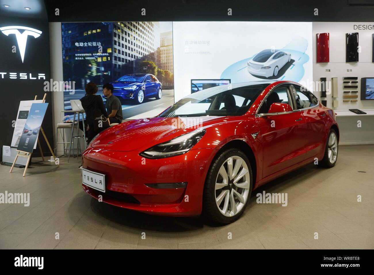 Car display in mall hi-res stock photography and images - Alamy