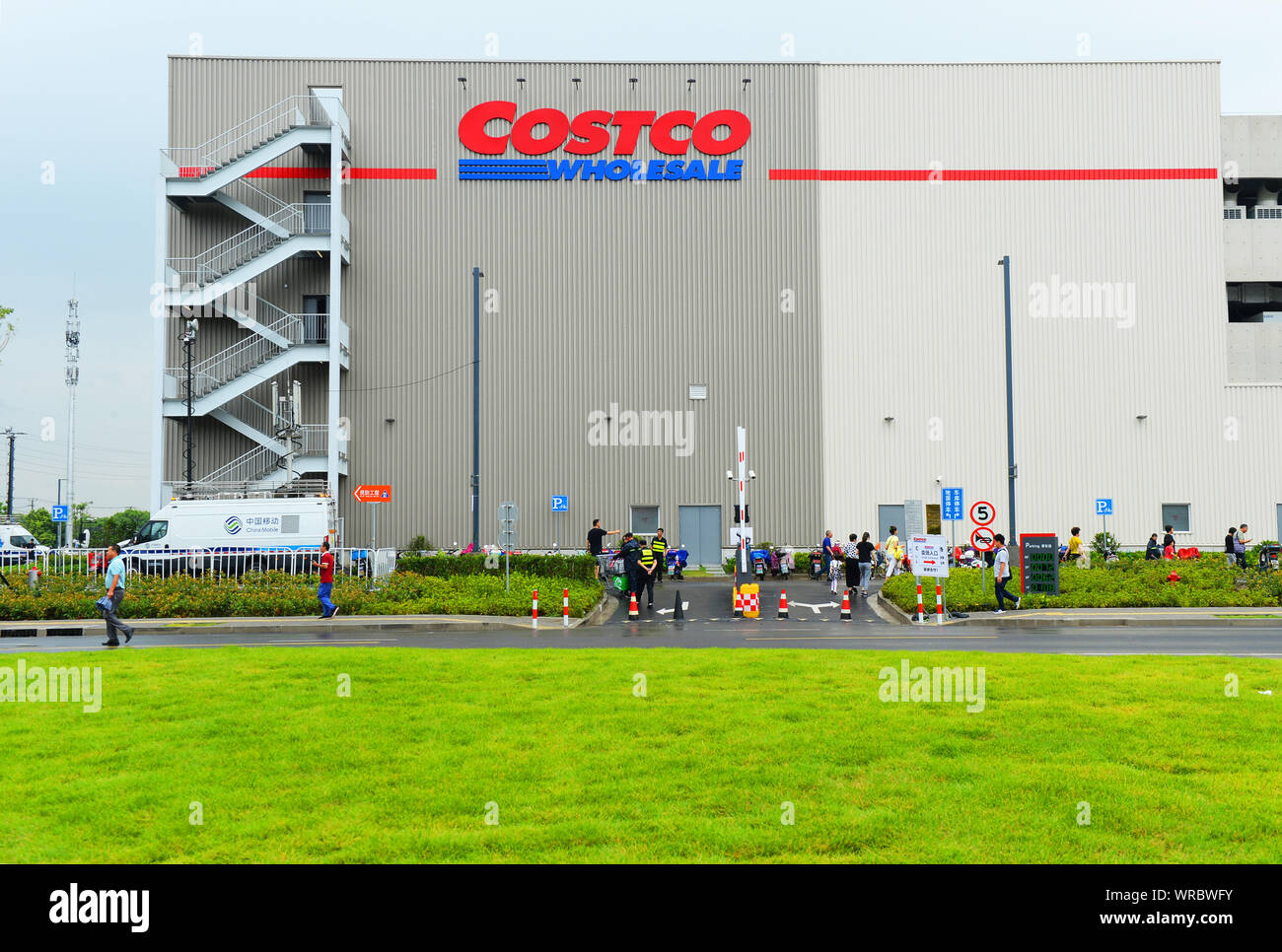 The costco store in shanghai hi-res stock photography and images - Alamy