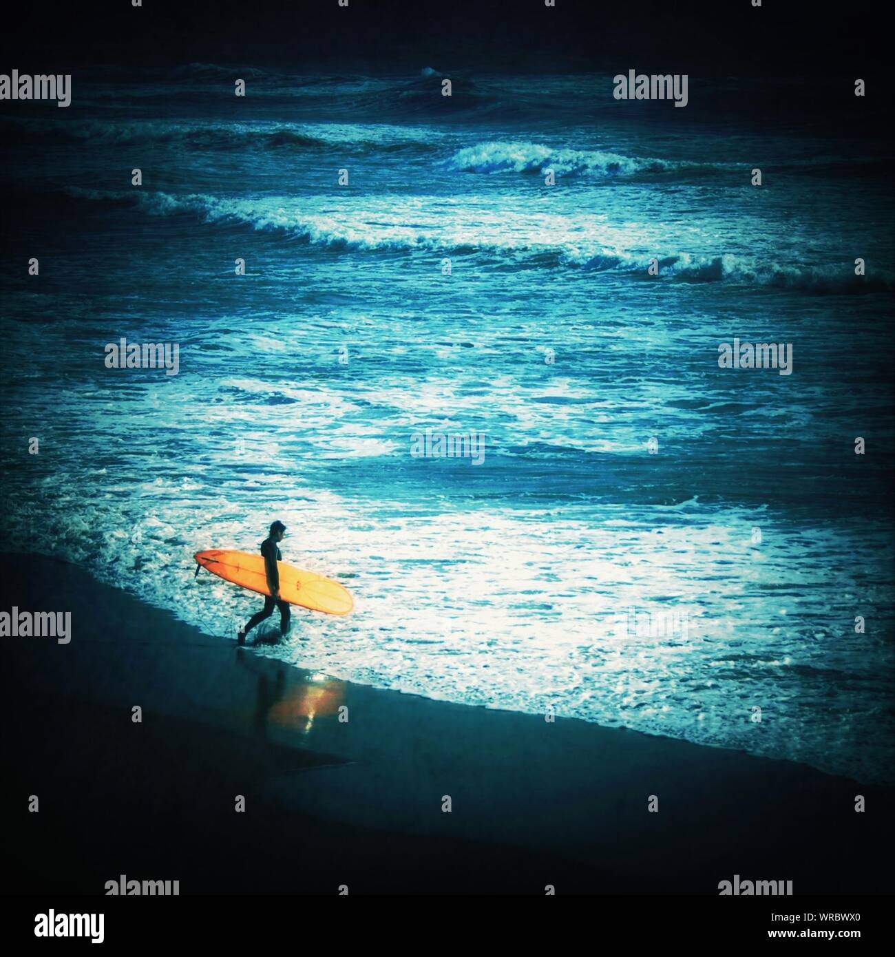 Man carrying surfboard hi-res stock photography and images - Alamy