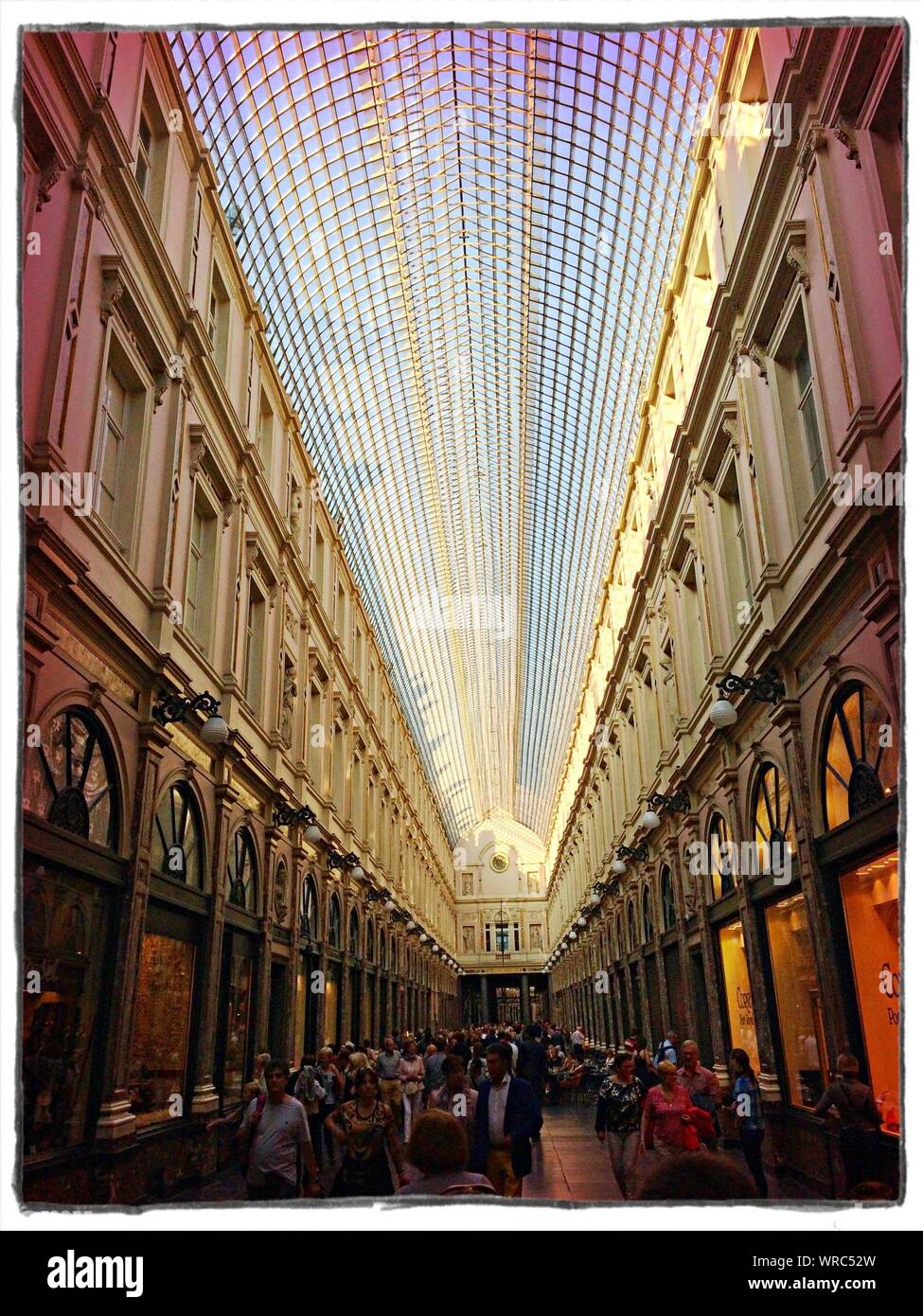 People inside building hi-res stock photography and images - Alamy