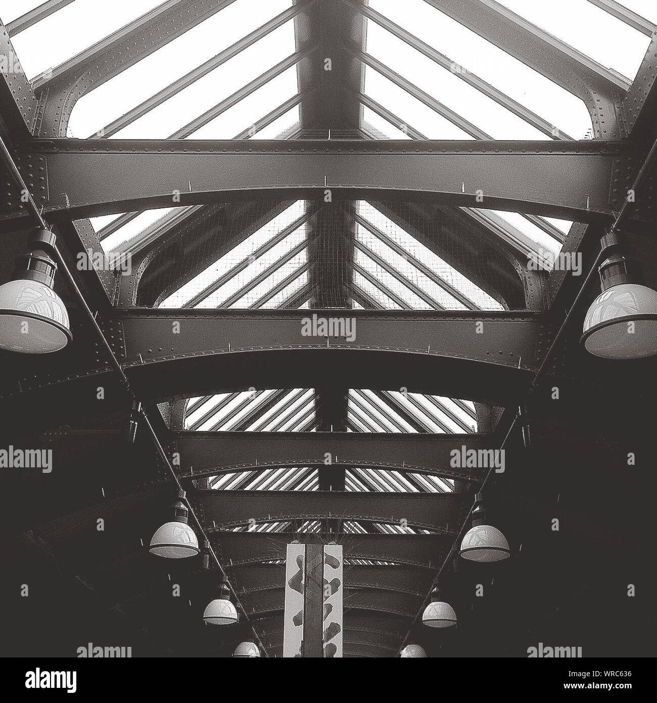 Row Of Ceiling Lights High Resolution Stock Photography and Images - Alamy