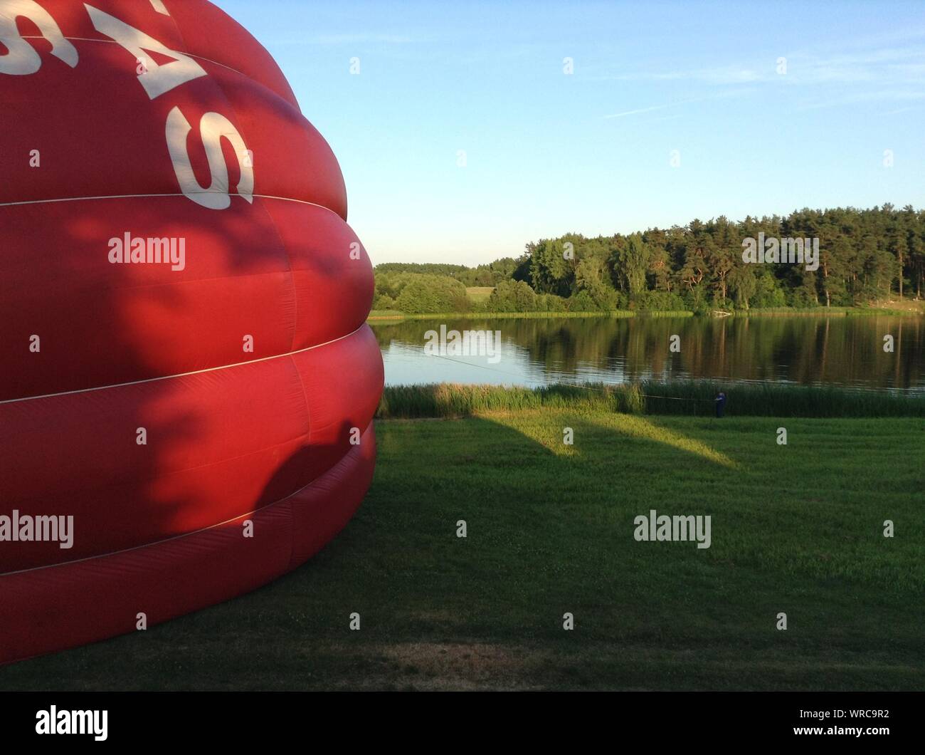 Hot air balloon red and green hi-res stock photography and images - Alamy