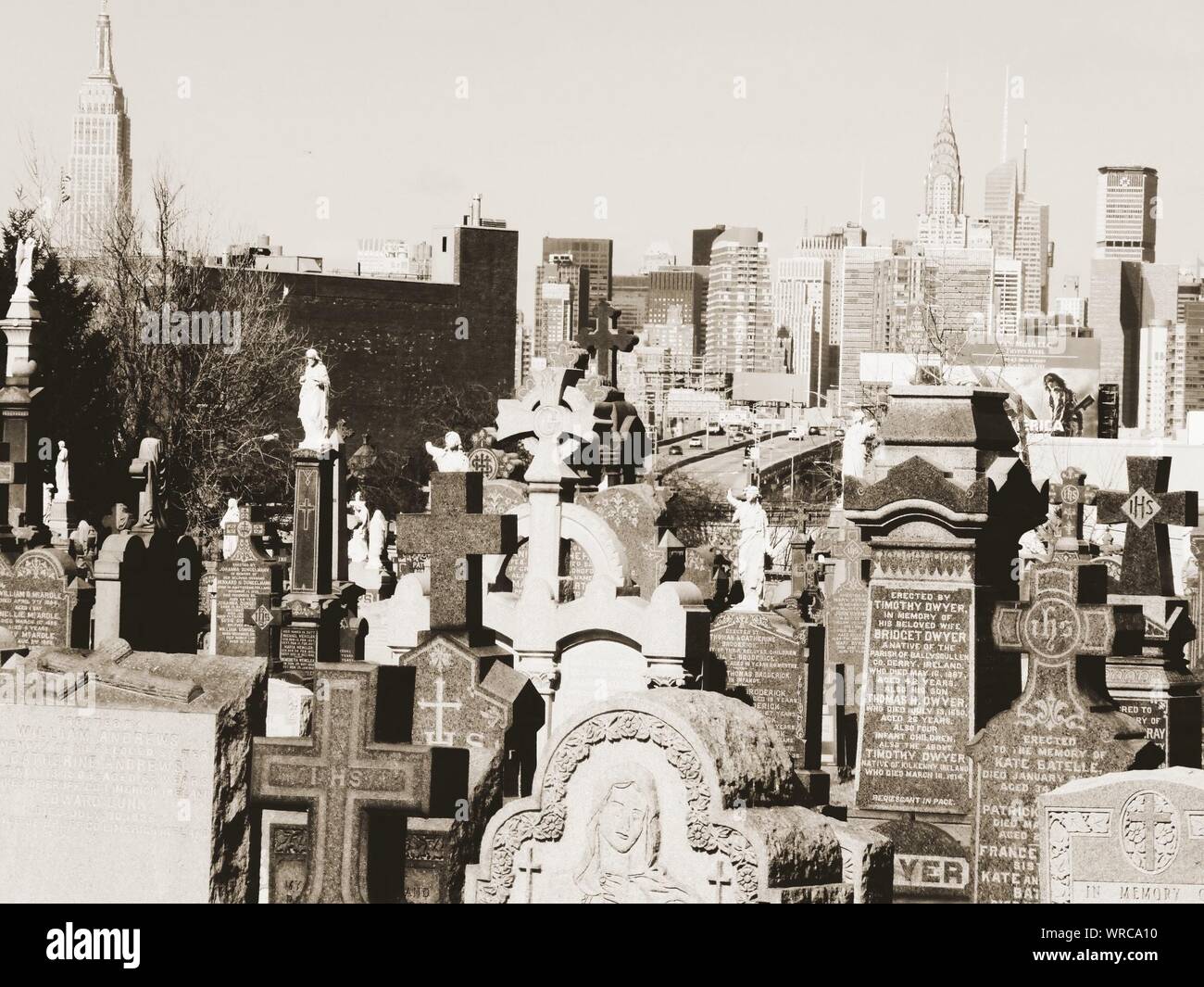 Cemetery buildings hi-res stock photography and images - Alamy