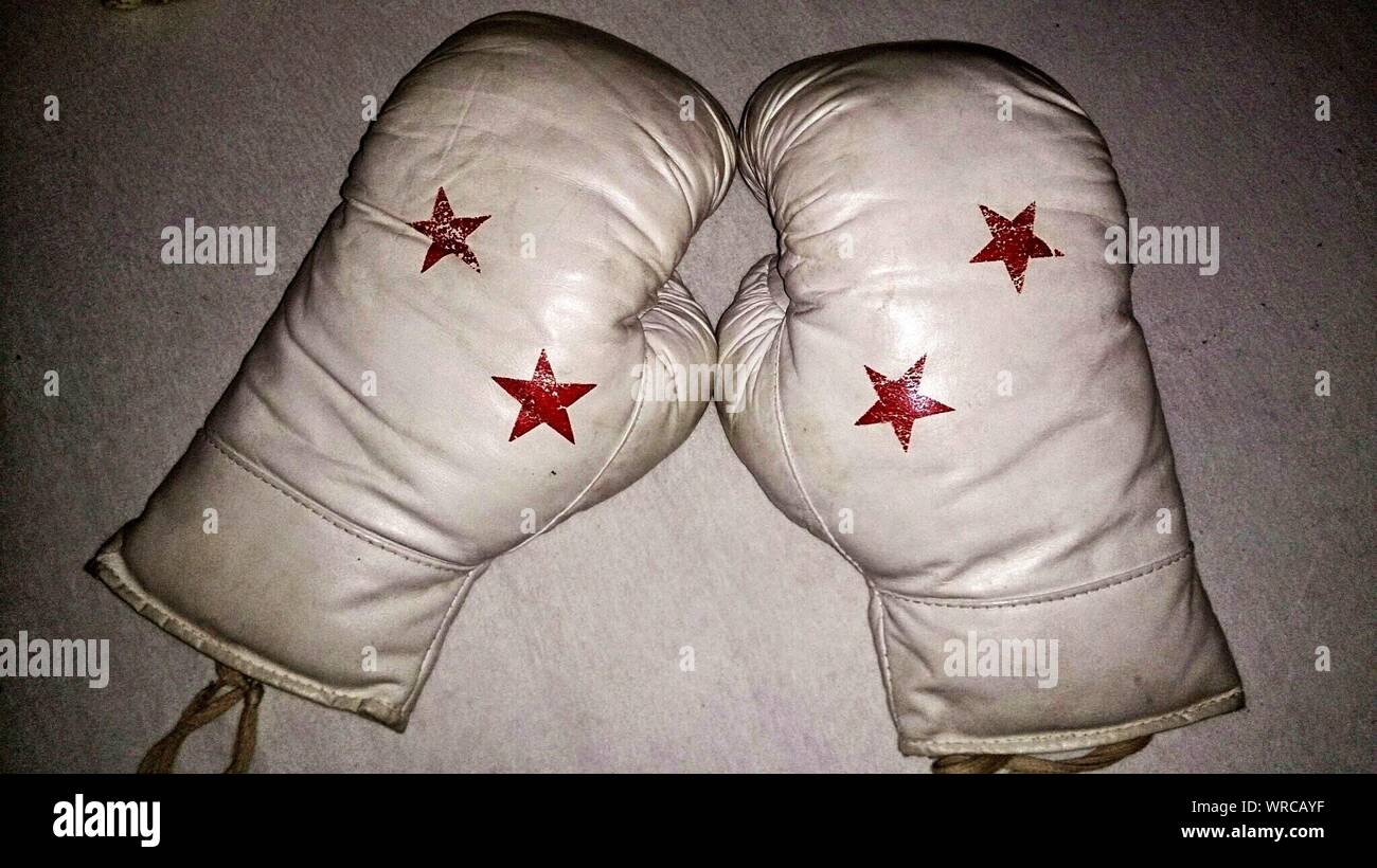 Boxing table hi-res stock photography and images - Alamy