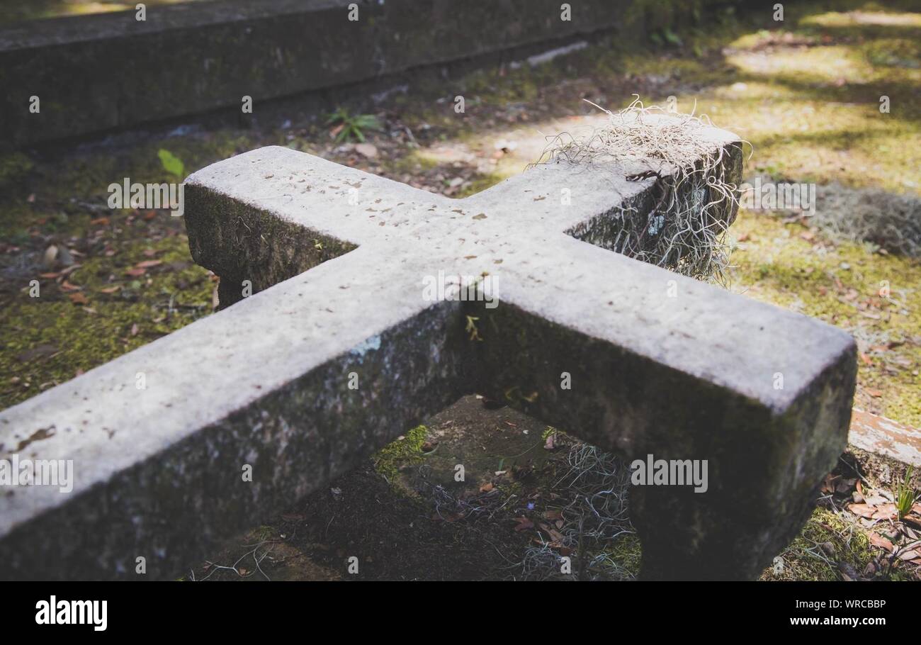 Broken stone tombstone hi-res stock photography and images - Alamy