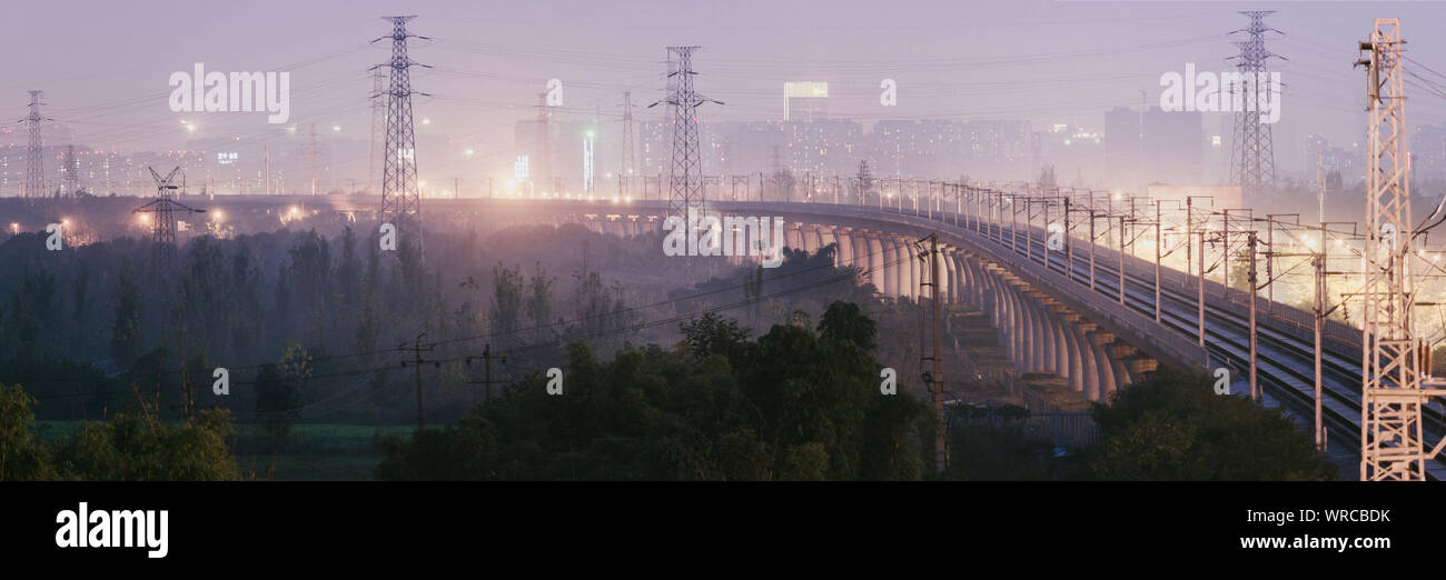 Elevated railway hi-res stock photography and images - Alamy