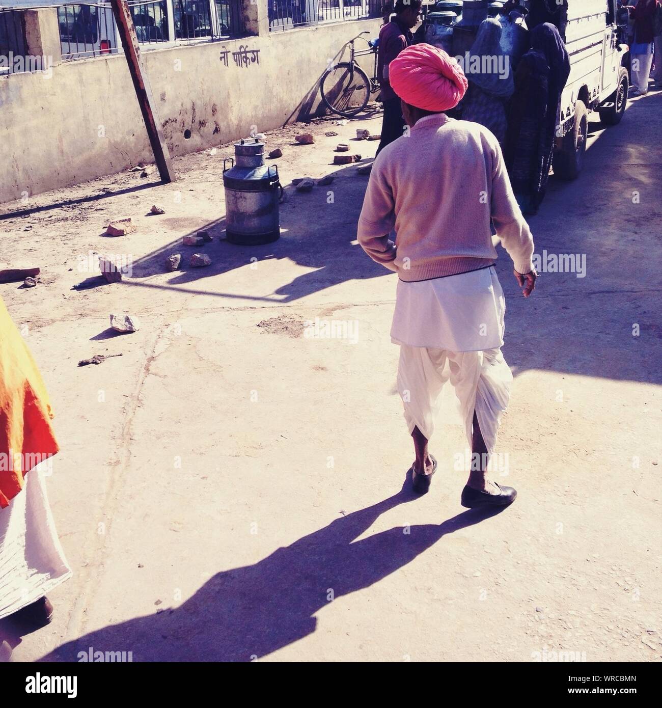 Indian street view hi-res stock photography and images - Alamy